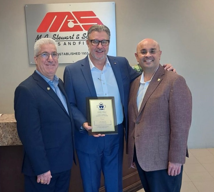 John Makarchuk receives Lifetime Service Award - Mechanical Business